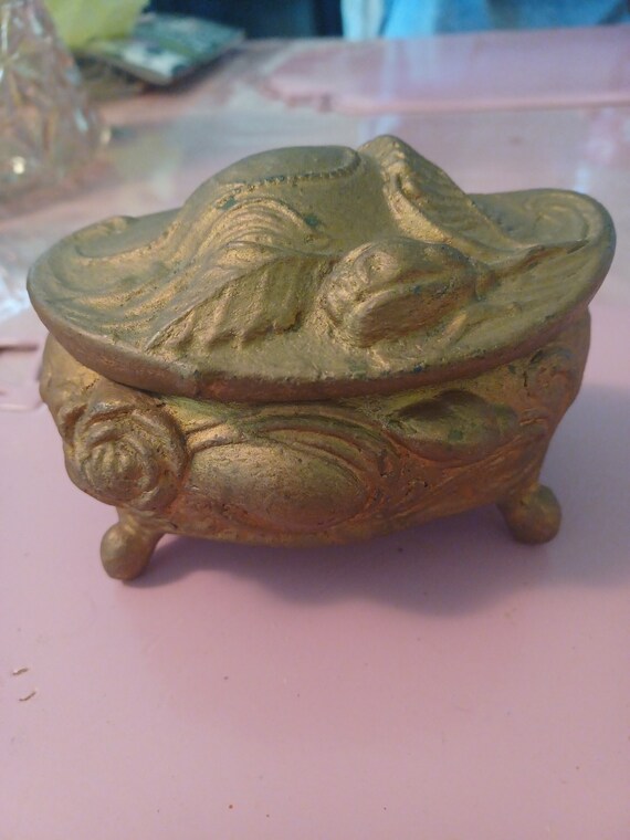 vintage trinket or jewelry - Gem