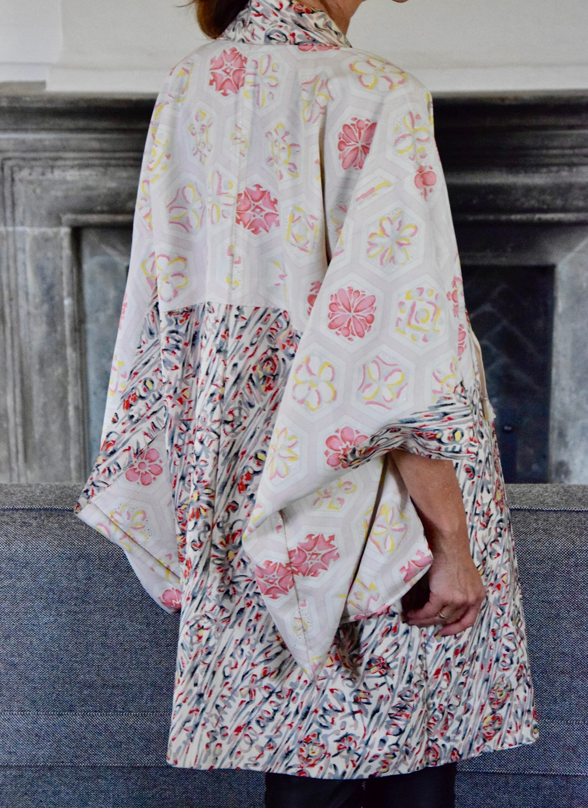 Japanese short Kimono made with Meisen Ikat Technique, silk Haori ...