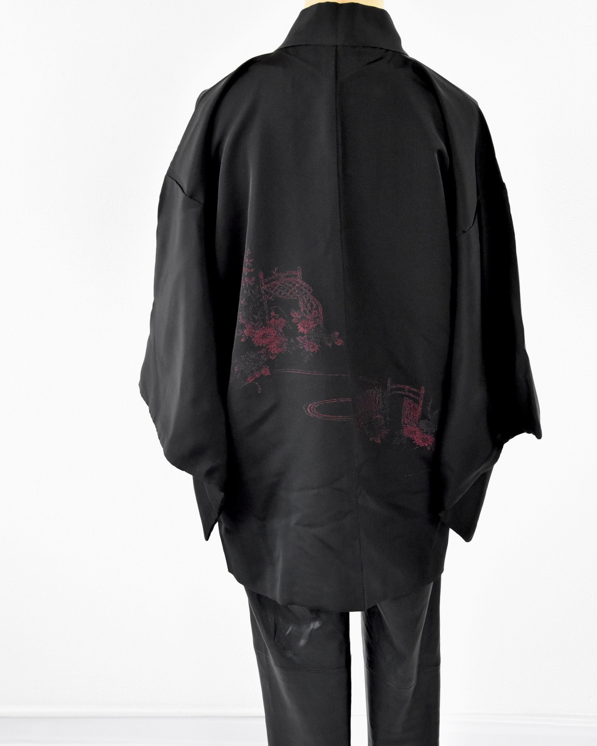 Japanese Black Haori with woven in pattern on the back / silk Kimono ...