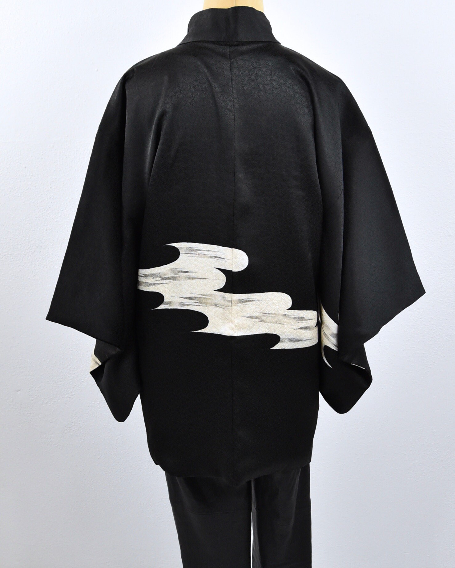 Japanese Haori Black / short silk Kimono Jacket / elegant hand-sewn ...