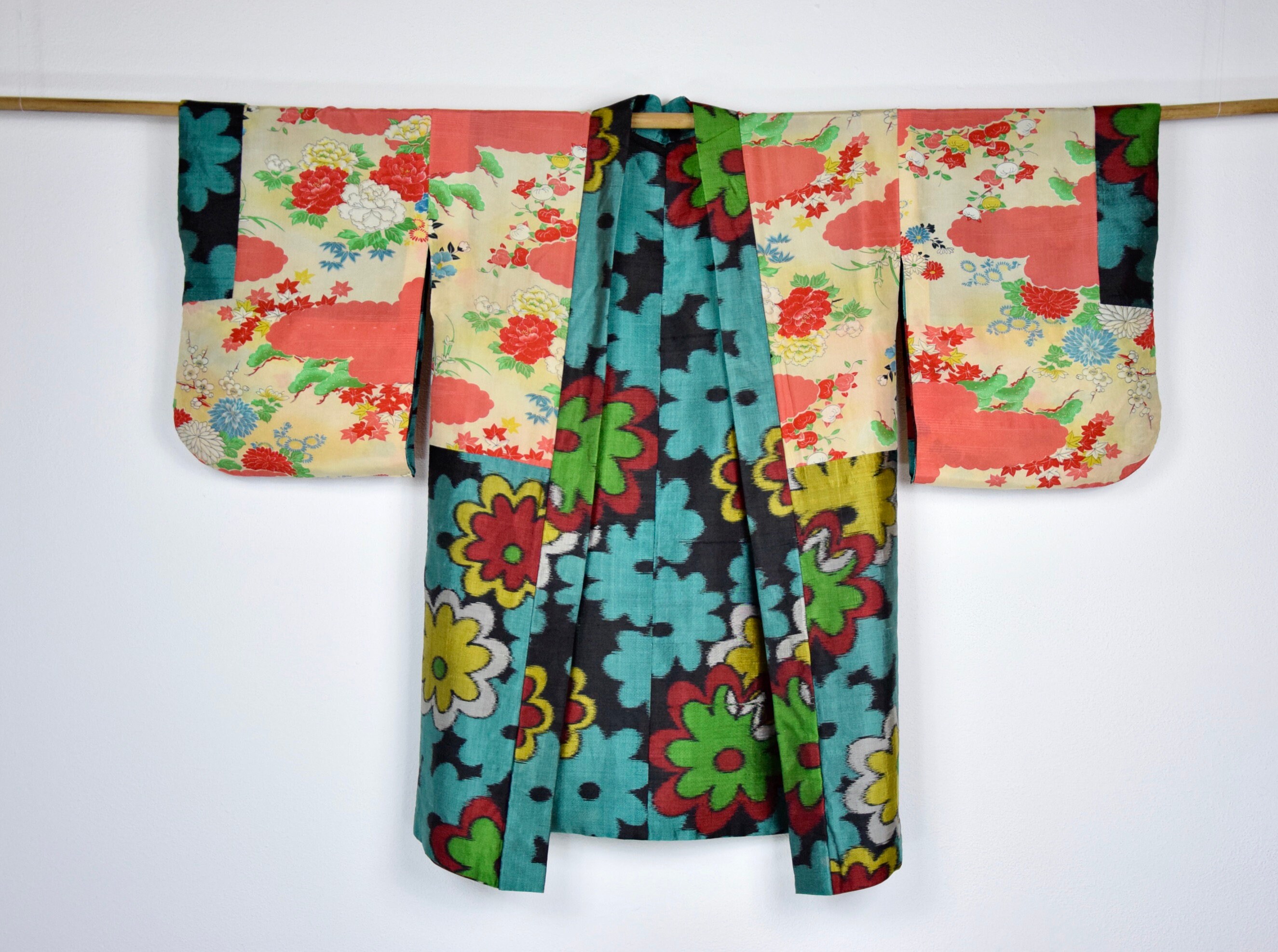 Japanese antique short Kimono made with Meisen Ikat Technique, silk ...