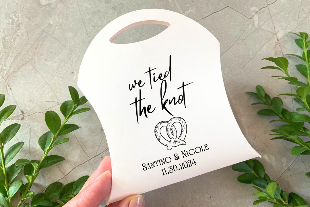 Personalized - We Tied the Knot - Gift Box | Custom Wedding Favor ...