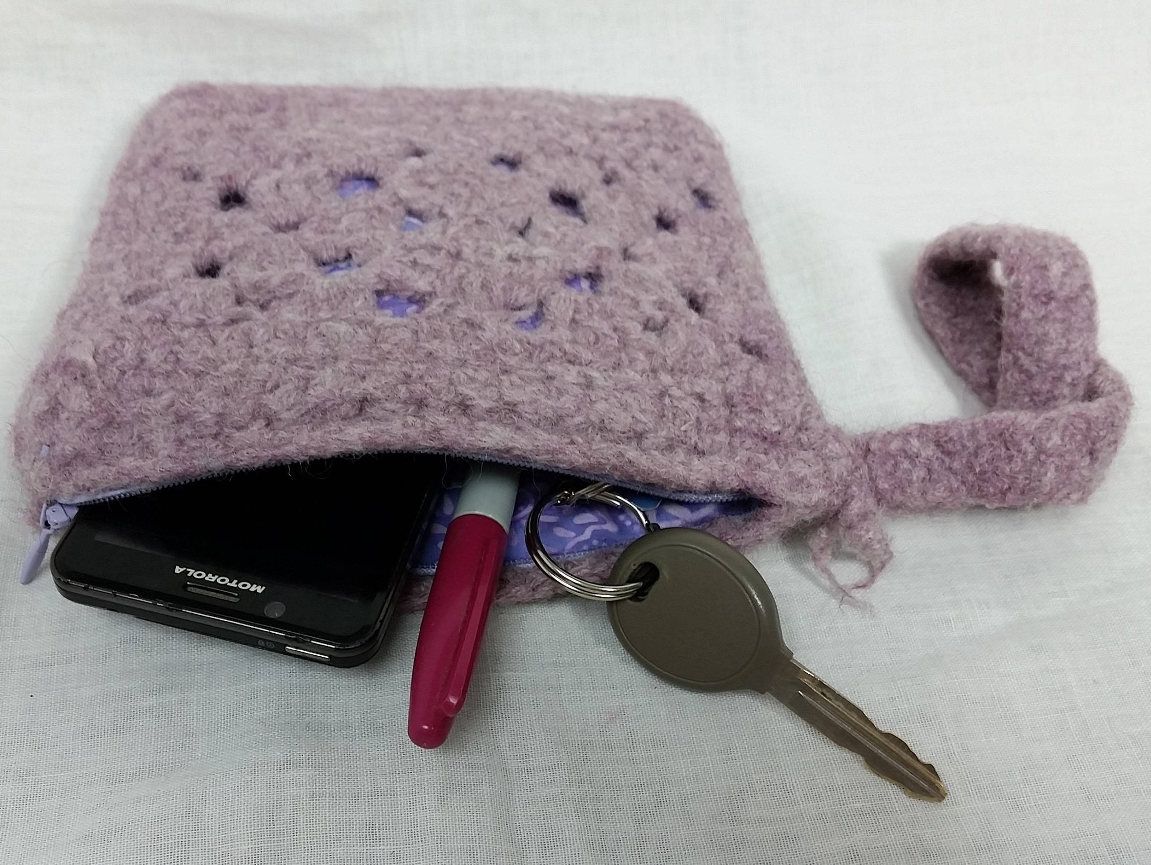 Mauve purple felted wool wristlet handbag - Etsy.de
