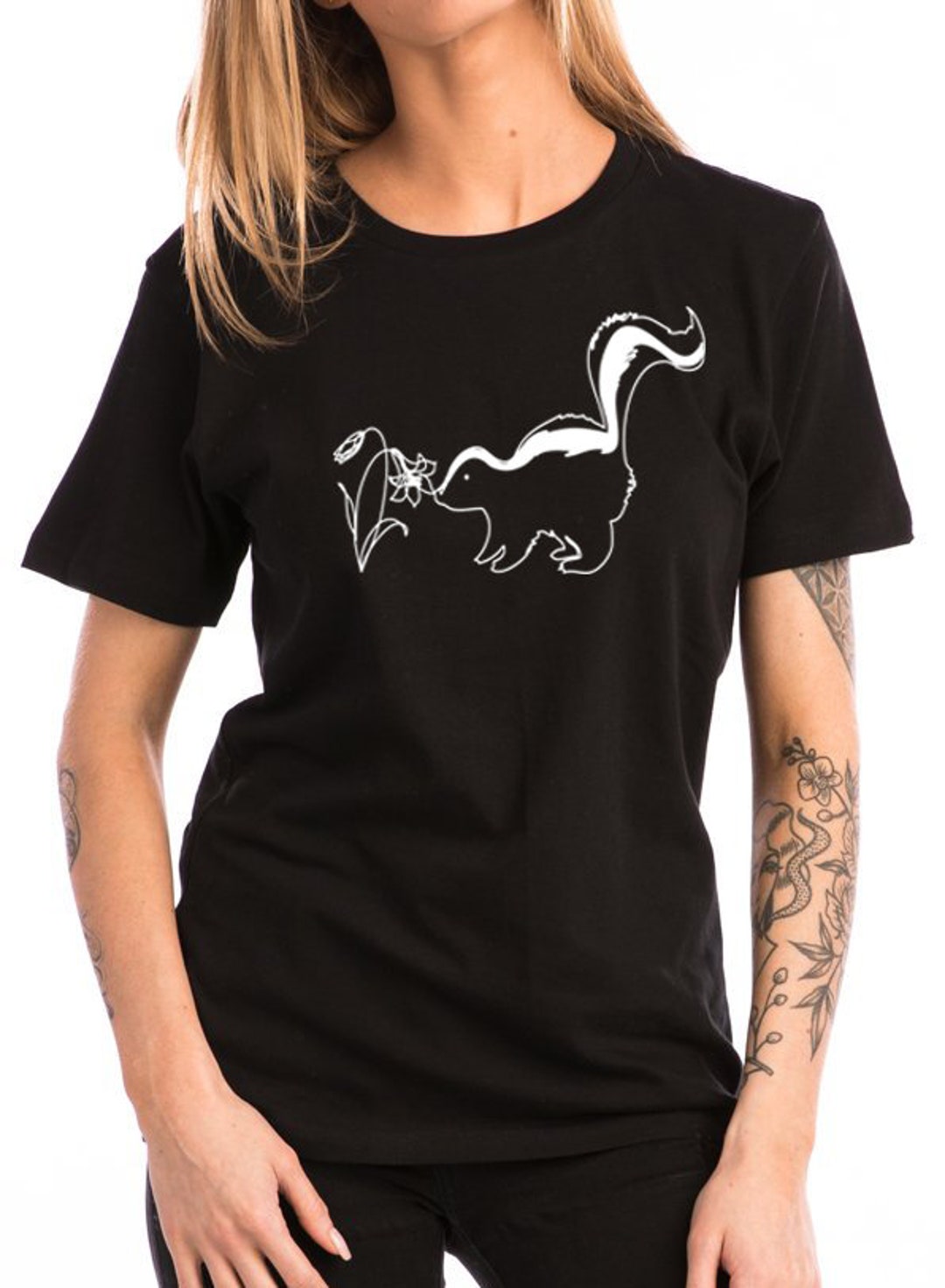 Skunk T-shirt Funny Casual Skunk With Flowers Graphic Tee - Etsy