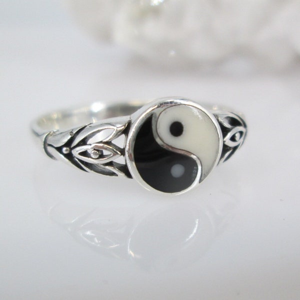 Yin and Yang Ring - Etsy