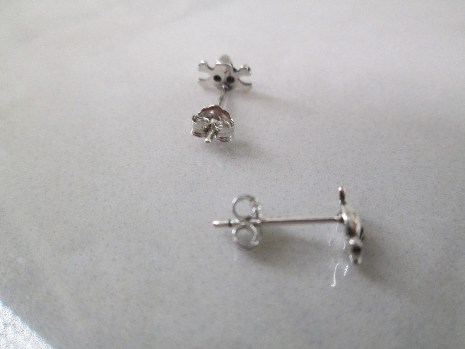 Skull and Crossbones Stud Earrings>925 Sterling Silver Skull and ...