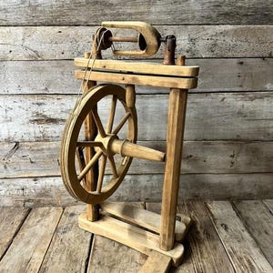 Small Working Spinning Wheel Vintage Spinning Tool Manual Spinning ...
