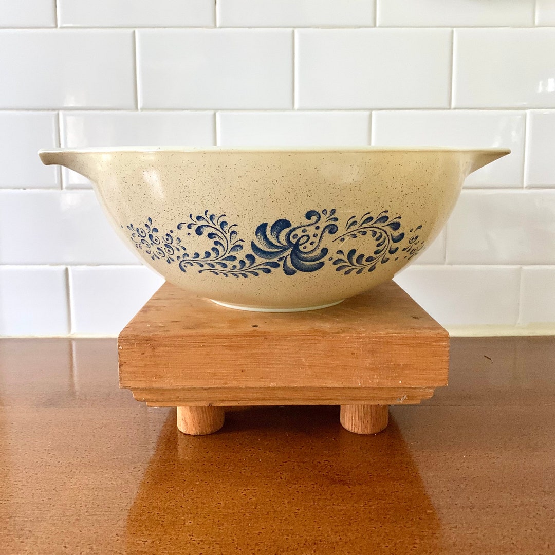 Pyrex Homestead Cinderella Mixing Bowl Tan and Blue 444 4 Quart ...