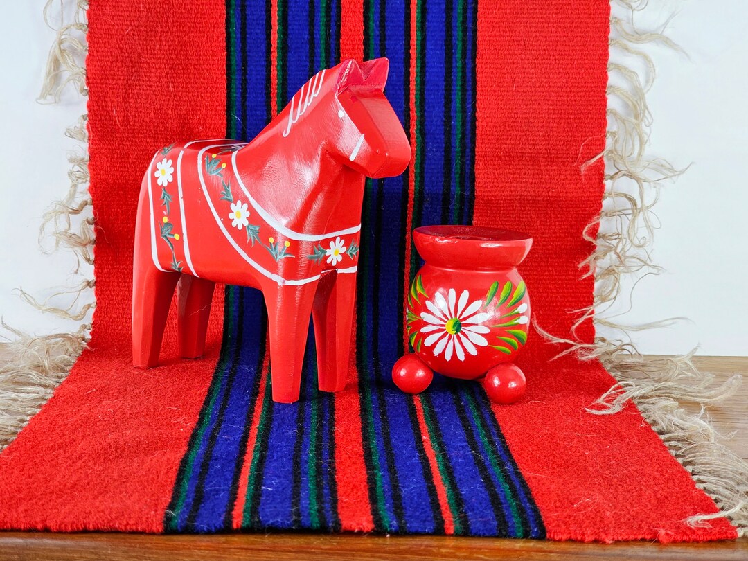 RED Dala Horse , Bra Slöjd Värnamo Candleholder , Woven Wool Table ...