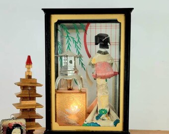 Geisha Diorama Lamp - Etsy
