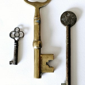 Antique Skeleton Keys, Vintage Keys, Set of 3 Steampunk Keys, Old Keys ...