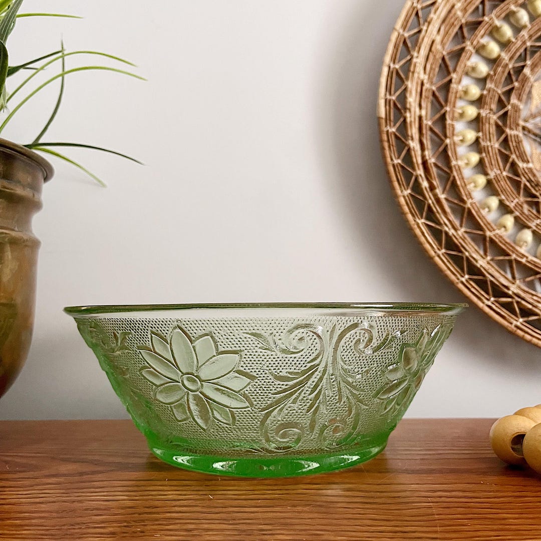 Vintage Tiara Indiana Glass Chantilly Green Glassware 8.5" Serving Bowl ...