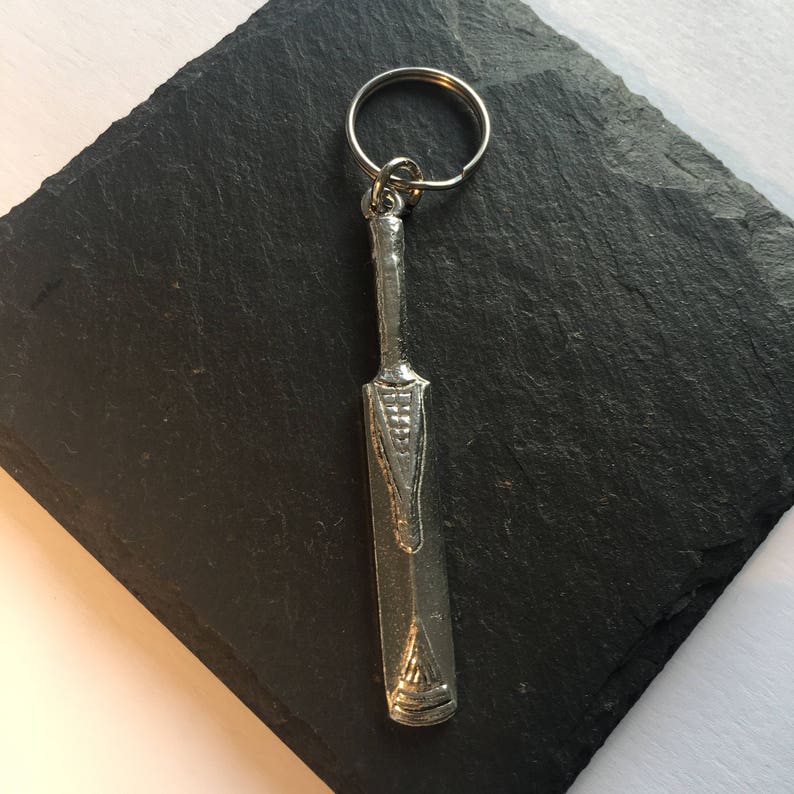 Cricket Bat Key Ring, Handmade UK Modern English Pewter, Cricket Bat ...