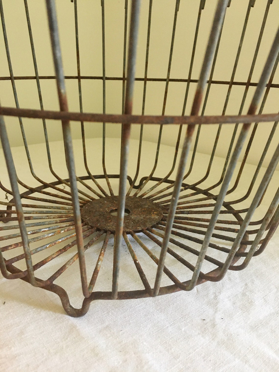 Large Rusty Produce Basket / Wire Clam Bucket - Etsy