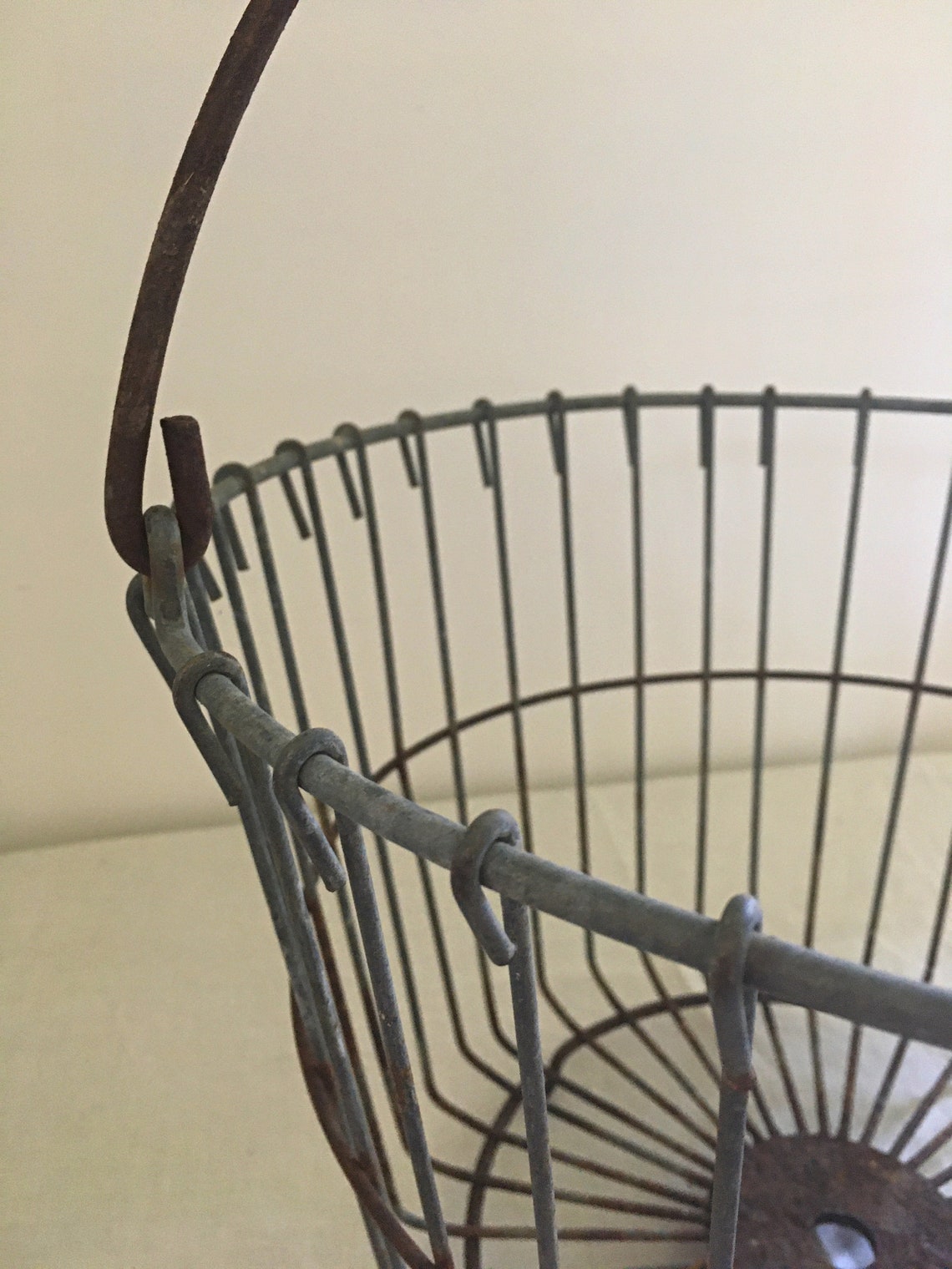 Large Rusty Produce Basket / Wire Clam Bucket - Etsy