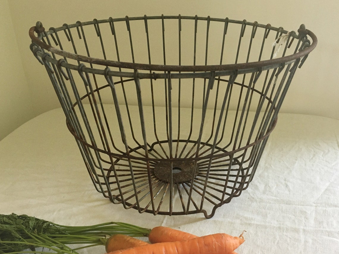 Large Rusty Produce Basket / Wire Clam Bucket - Etsy