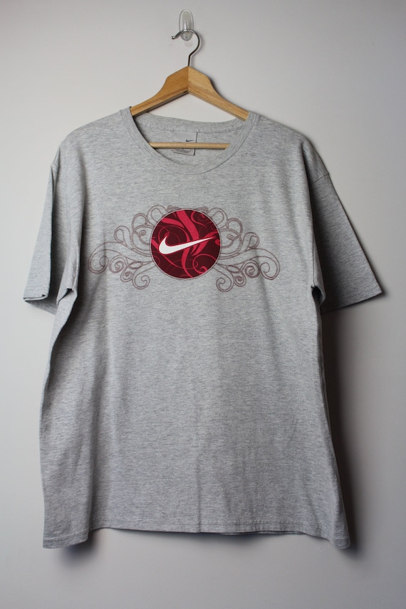 00s Vintage Nike Red Swoosh Check Logo Graphic Gray T… - Gem
