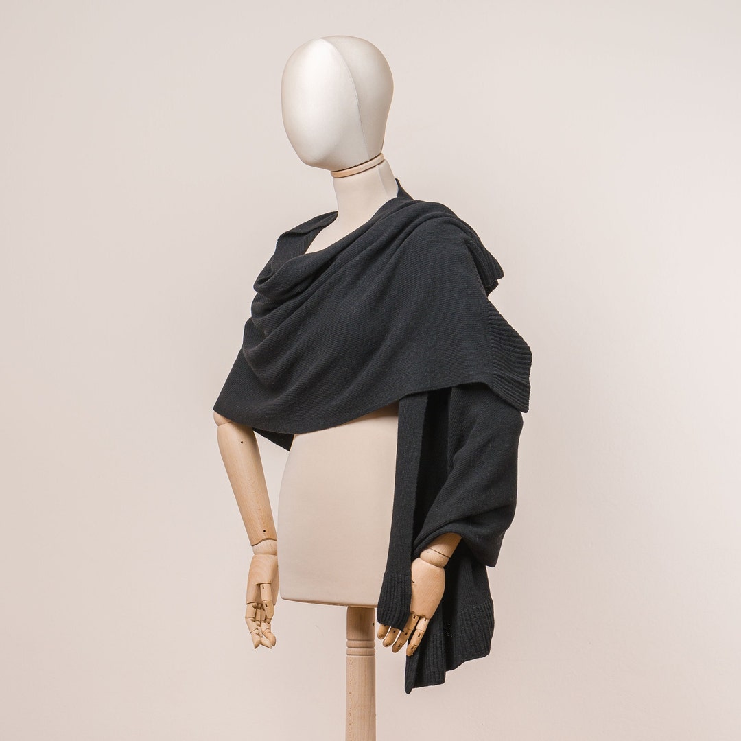 Stola in Lana Elegante Nera, Stola in Maglia Con Balza Arricciata ...