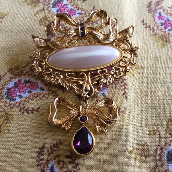 Avon Brooch - Etsy