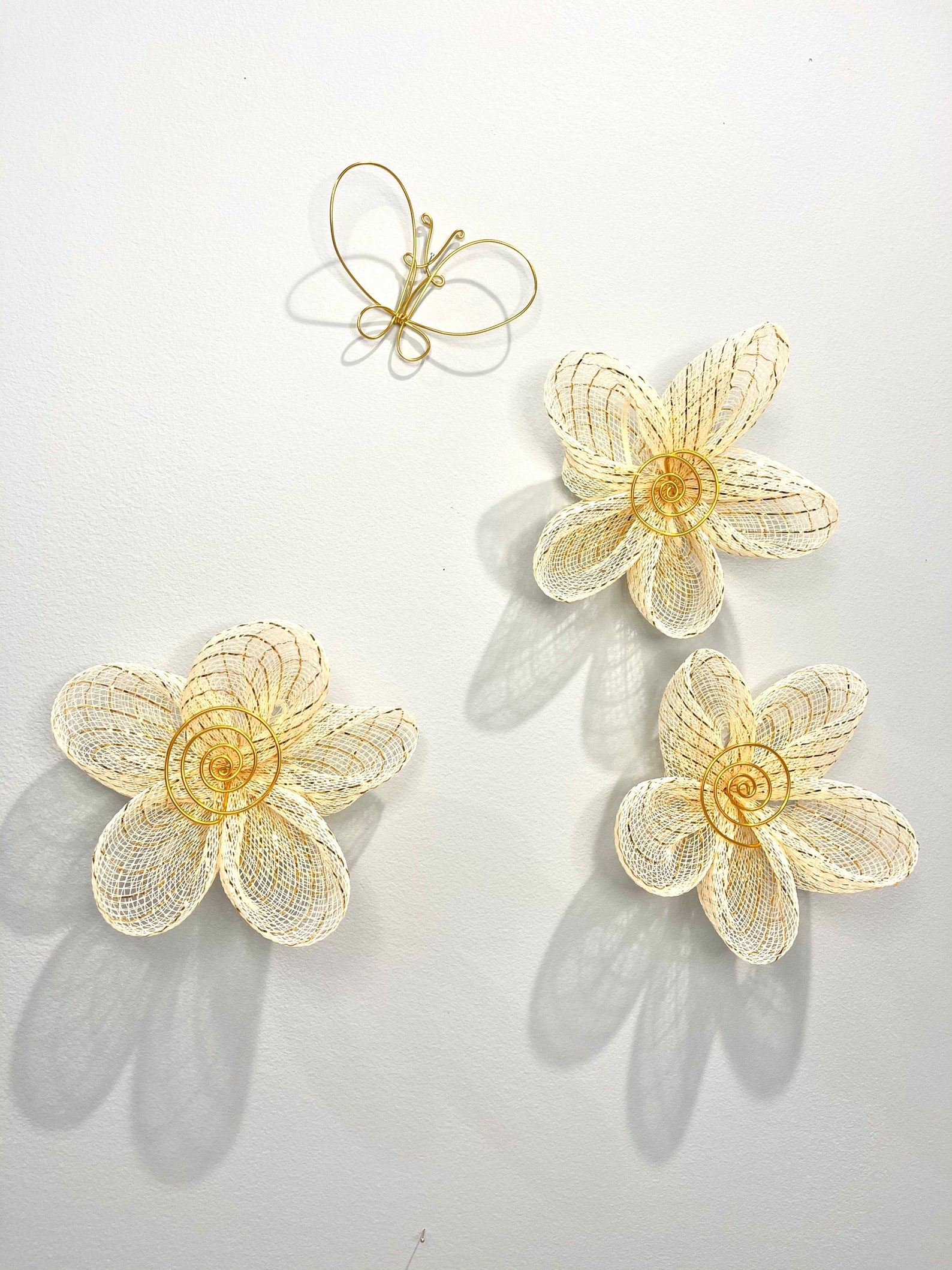 Home decor. Wall decor. Hanging. Gold mesh flower art. | Etsy