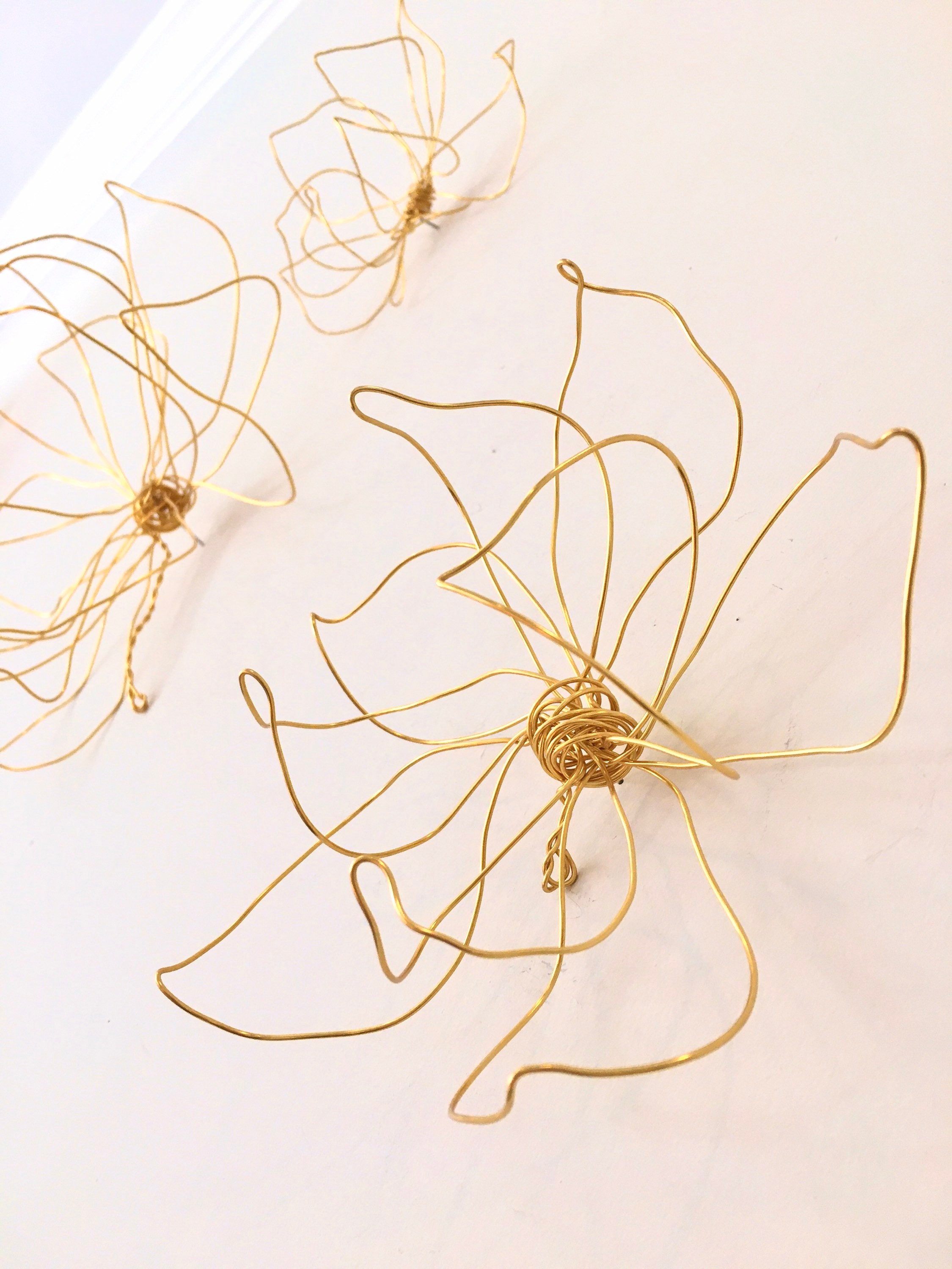 Home Decor. Wall Decor. Hanging. Gold Wire Art. 3 Wire Flowers and 3 ...