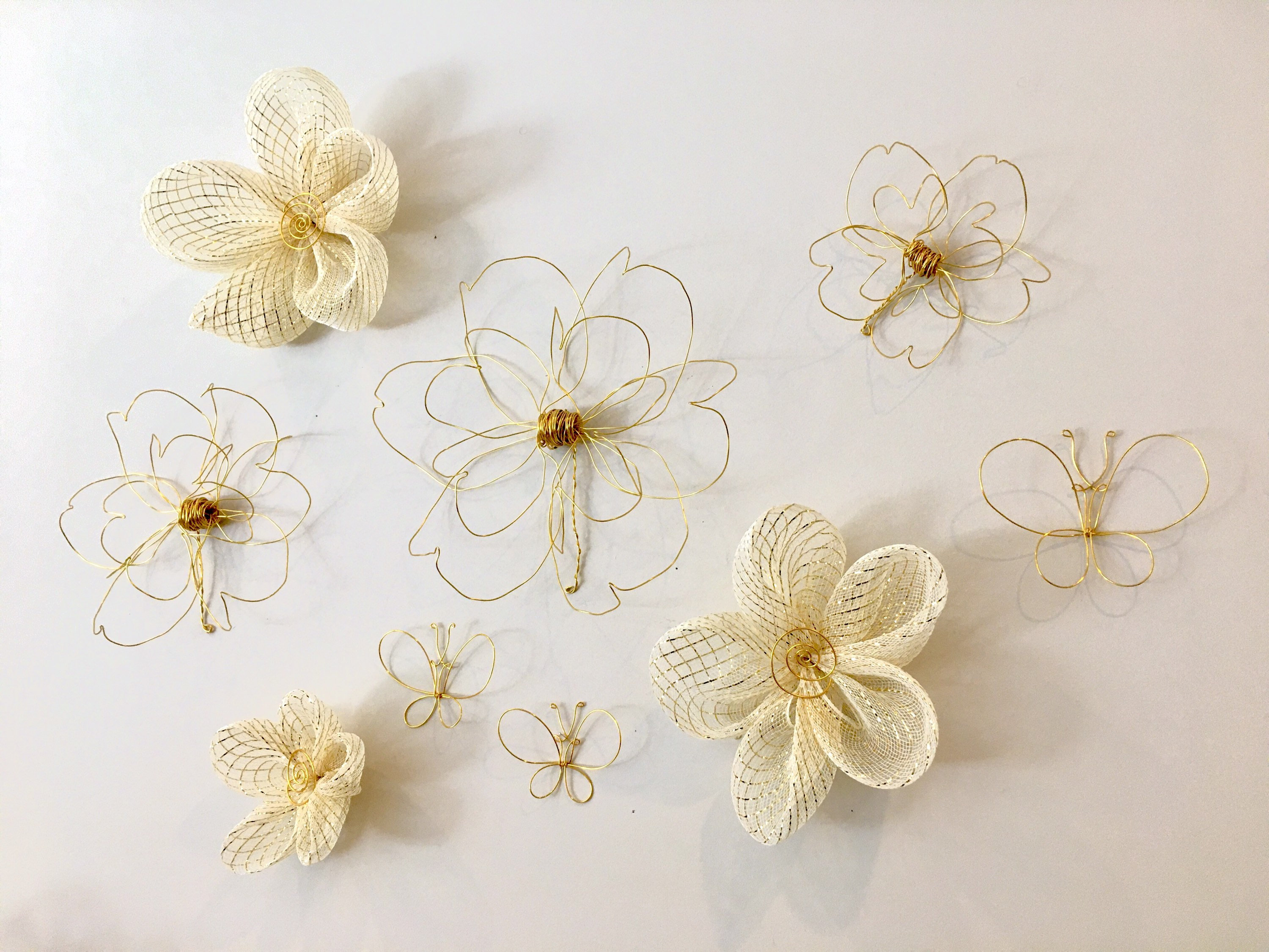 Home Decor. Wall Decor. Hanging. Gold Wire Art. 3 Wire Flowers and 3 ...