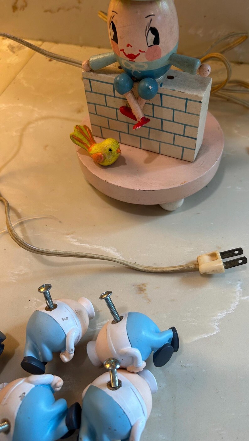 Humpty Dumpty Nursery Lamp With 7 Humpty Dumpty Drawer Pulls, Humpty ...