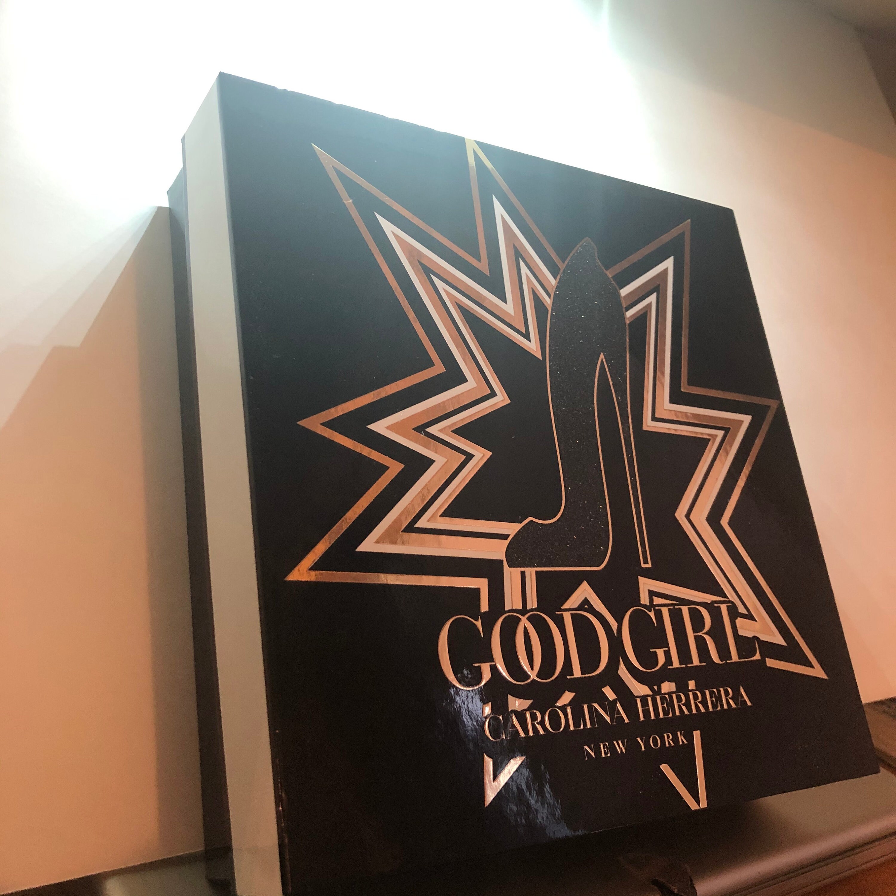 Black & White With Gold Box Designer Boxes High Heel Box Gold Glitter ...