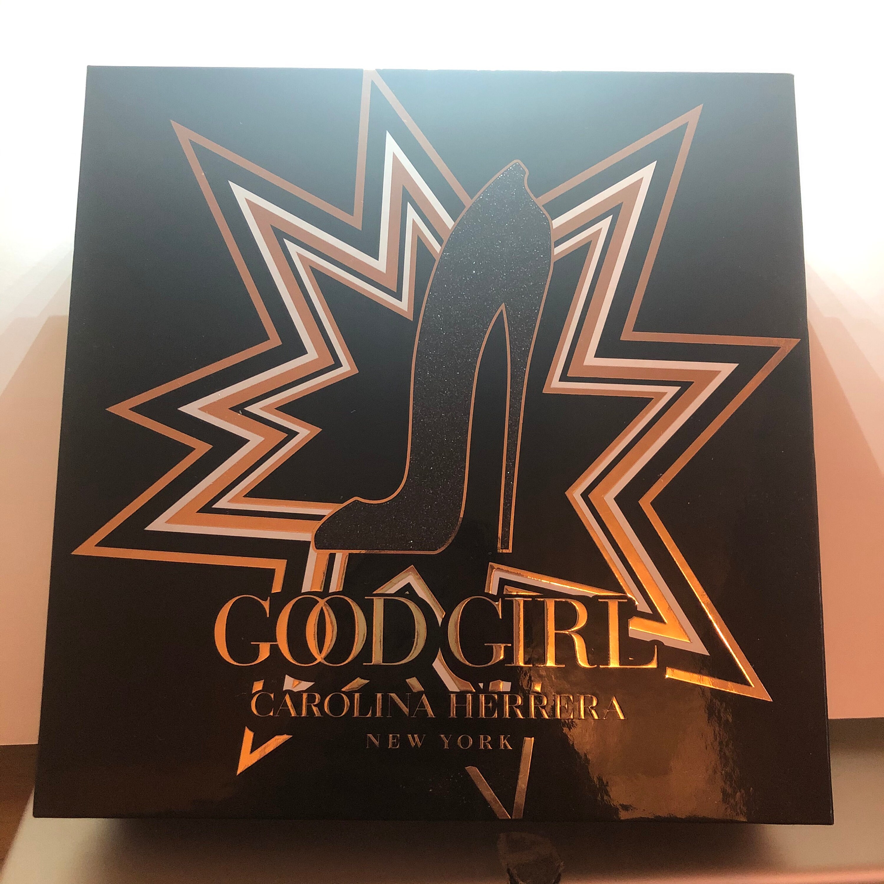 Black & White With Gold Box Designer Boxes High Heel Box Gold Glitter ...