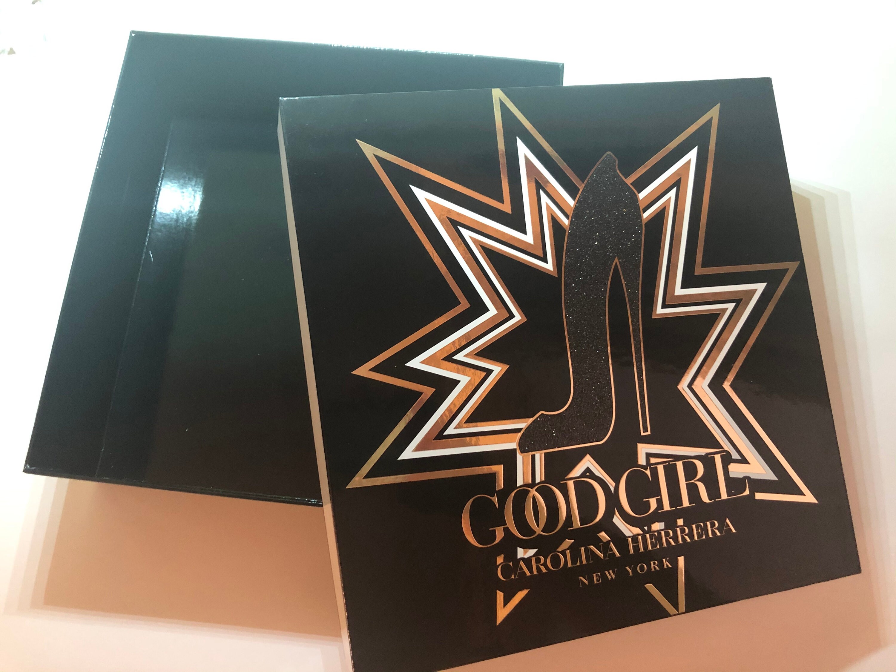 Black & White With Gold Box Designer Boxes High Heel Box Gold Glitter ...