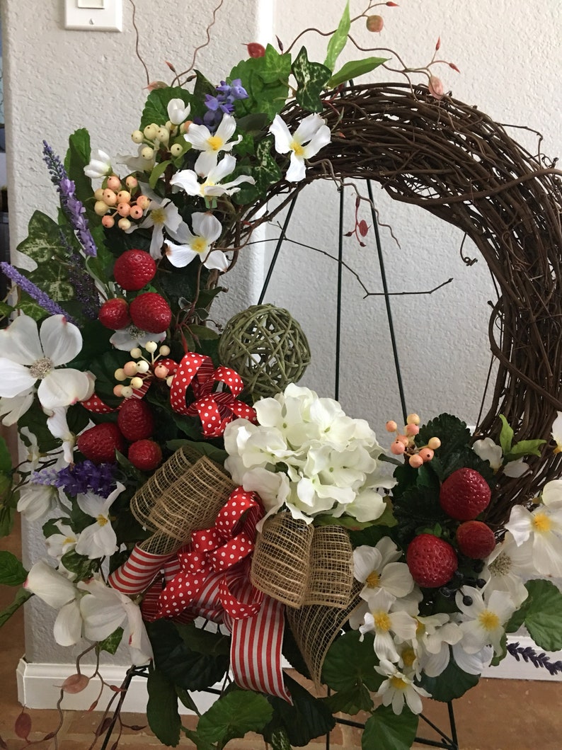 Strawberry Wreath. Summer Wreath. Red. Raspberry. Daisies. Victorian ...