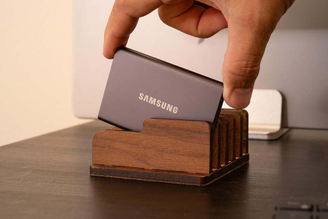 Walnut T7 SSD Organizer Solid State Drive Organizer Hard Drive Holder ...