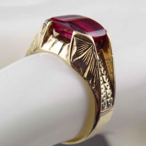 Sz 8, 10K+ Solid Yellow Gold Ruby Signet Ring 5.9g, Eye Catching 8x10mm ...