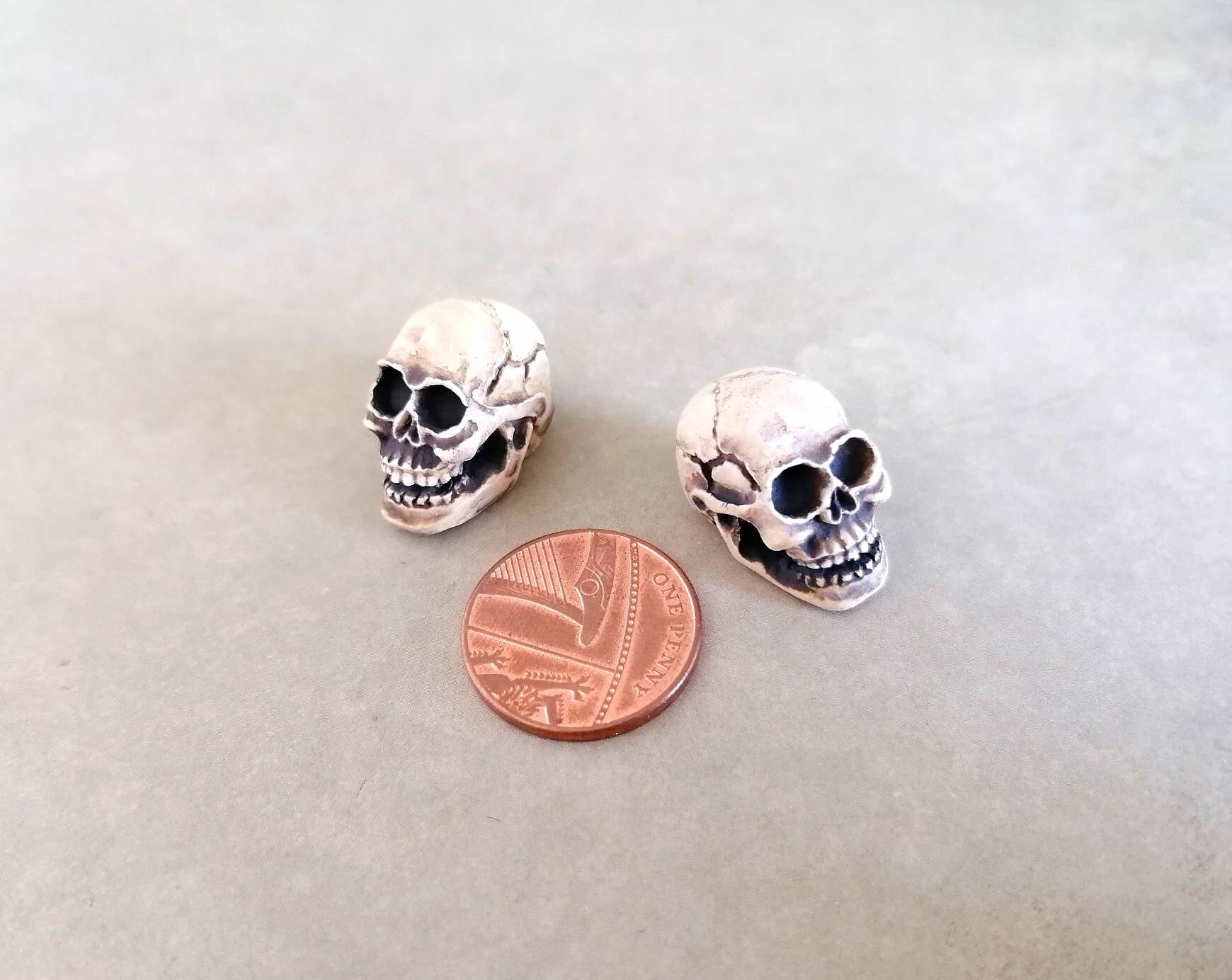 Miniature Skulls. X1 Skull Figurine Halloween Decorations - Etsy UK