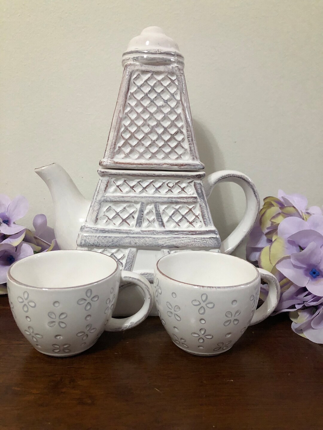 Vintage Paris Eiffel Tower Tea Set. 10 Inches Tall With Lid. Cups 2 1/2 ...