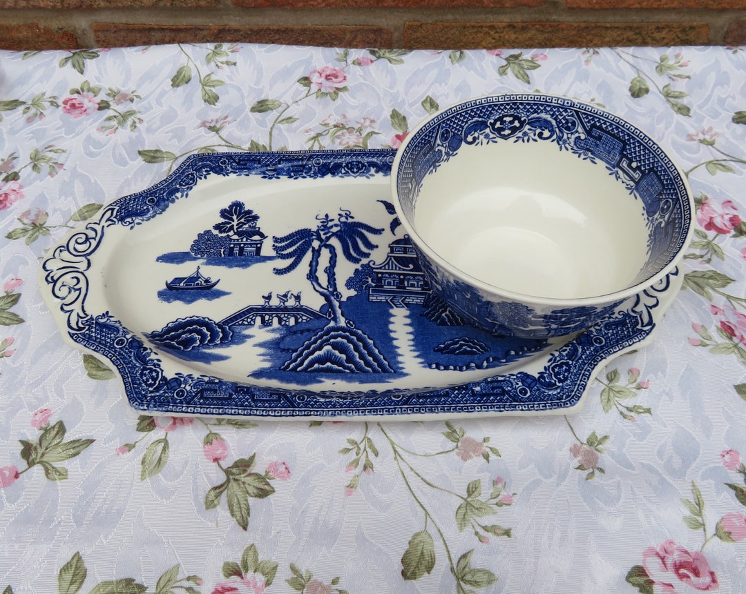 A Set of Sandwich Plate and Sugar Bowl by Swinnerton's , Blue and White ...