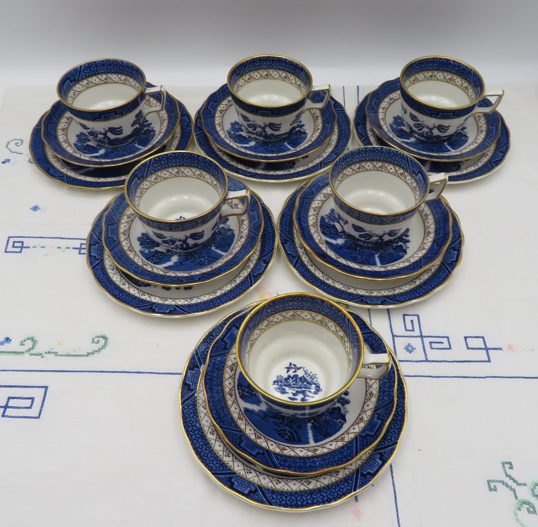 6 Royal Doulton Booths Real Old Willow, Tea Cups, Saucers and Side ...