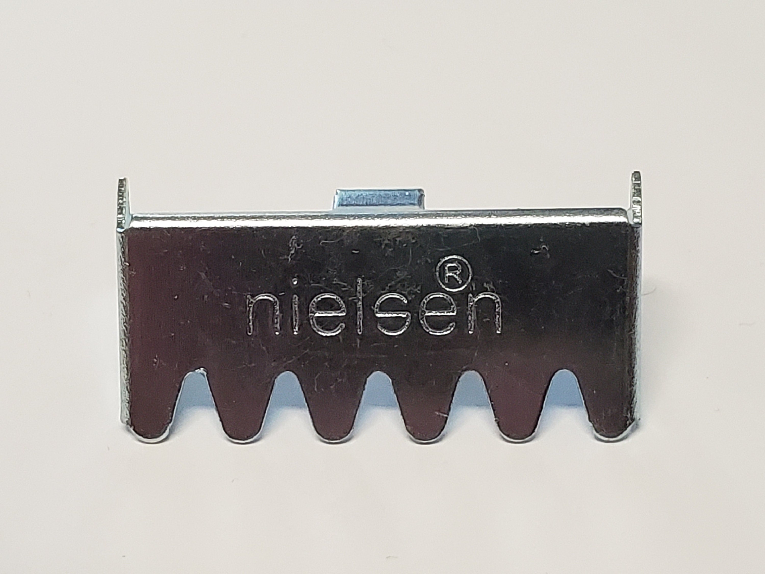 Notched (sawtooth)hanger, Nielsen® Brand, Metal Frame Hardware, 50, 100 ...