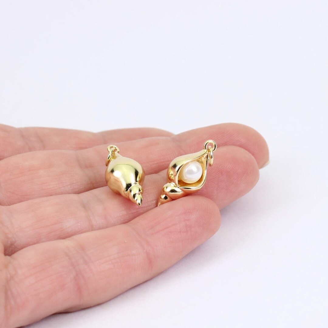 1 X Shell Charm With Pearl Inside ( Faux Pearl ) 18K Gold Plated Brass ...