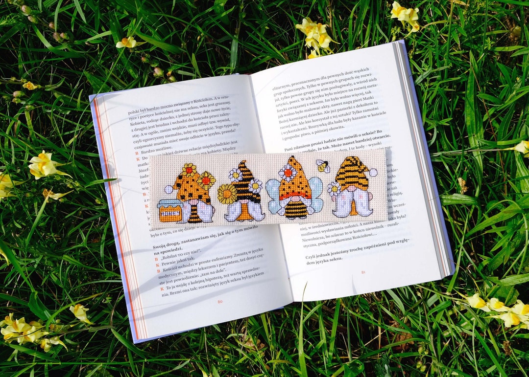 Gnomes Cross Stitch Bookmark Pattern: Honey Bee & Flowers (PDF) - Etsy
