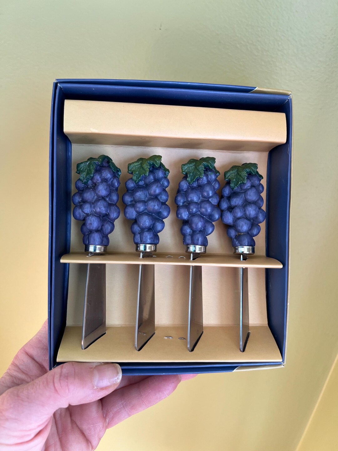 Vintage Set of 4 Spreading Knives With Grape Handles/cheese Spreders ...