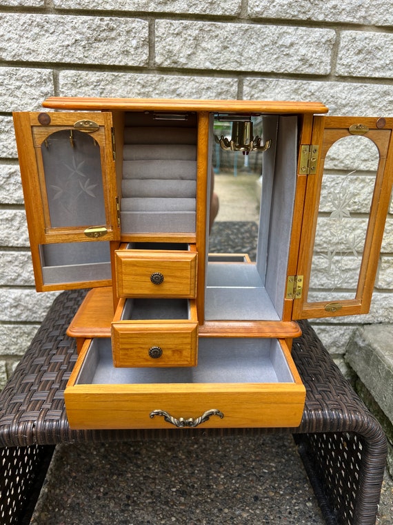 Vintage Light Wood Jewelry Box Neclace Carousel 3 Dra… - Gem