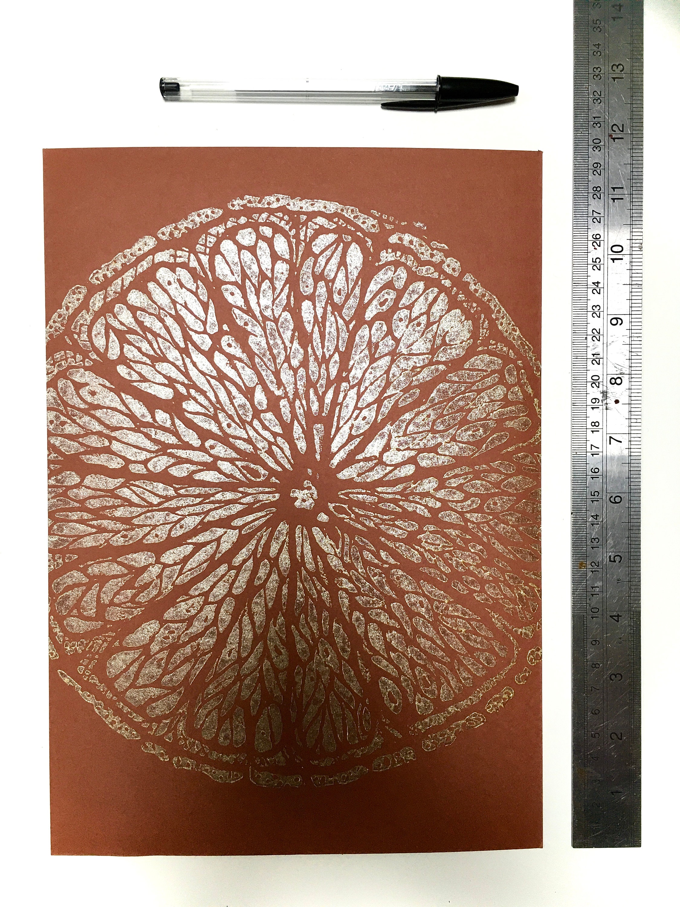 Impresión Linocut Linocut de oro 'Citrus' sobre papel de terracota A4 ...