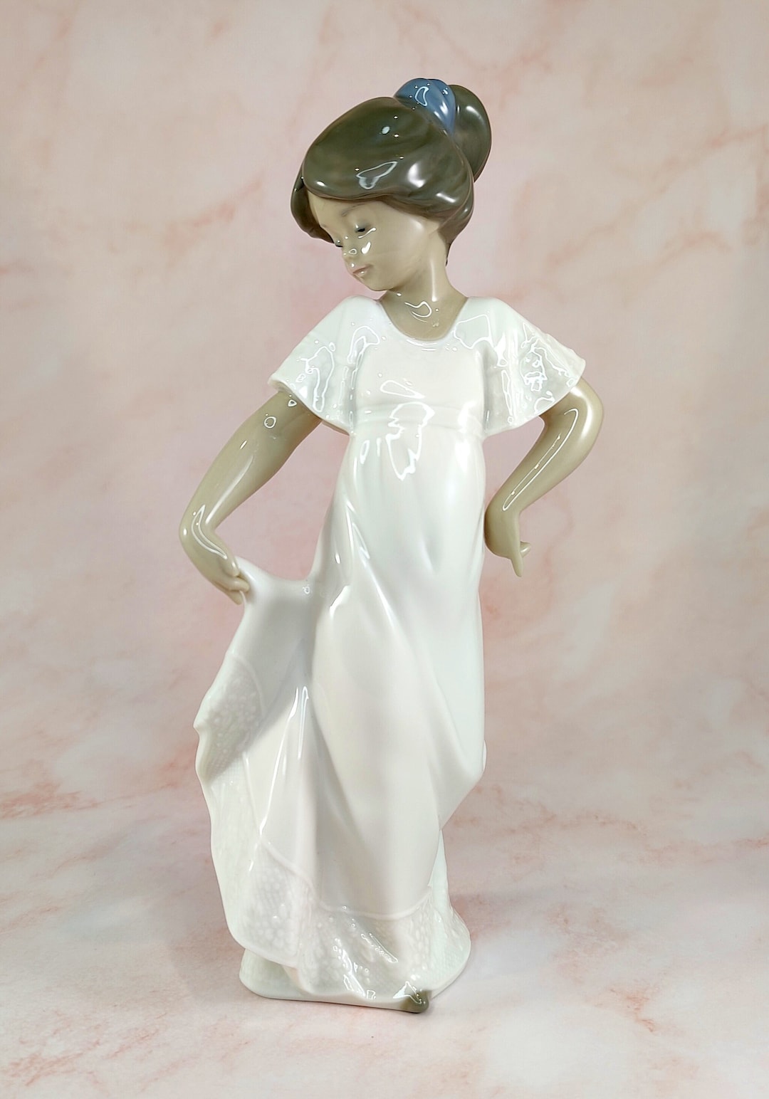 LLADRO Girl Figurine HOW PRETTY Daisa 1989 Porcelain - Etsy