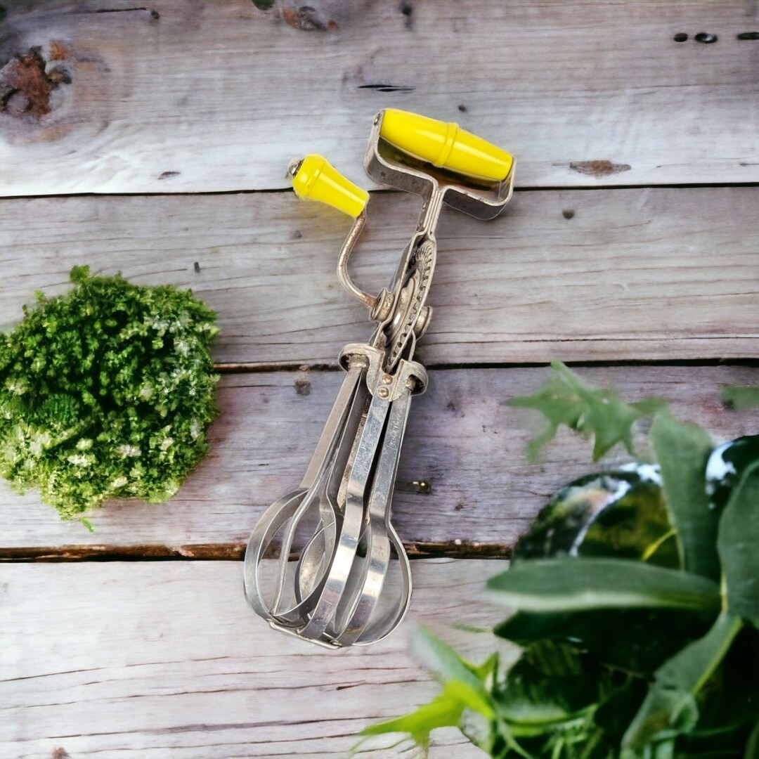 Vintage Blue Whirl Hand Mixer/egg Beater - Etsy
