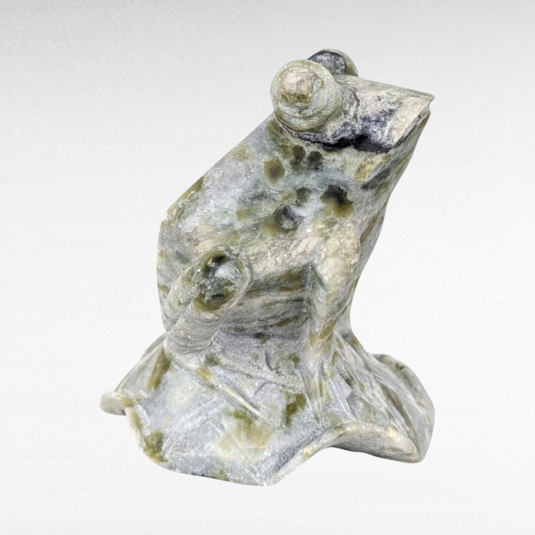Vintage Chinese Hand-carved Jade Frog Figurine | Green and White Jade ...
