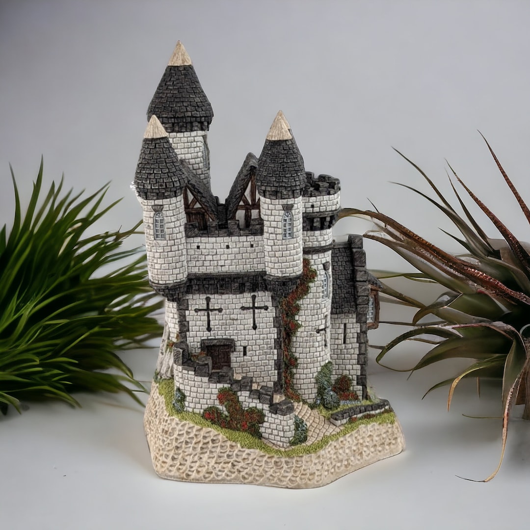 1988 David Winter Macbeth's Castle Scottish Collection Vintage Figurine ...