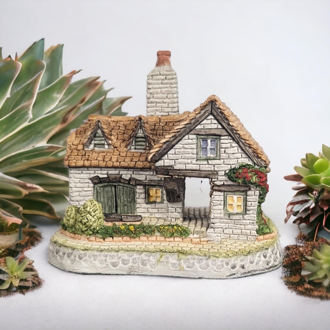 Vintage 1993 David Winter the Tannery Cottage Village Figurine ...