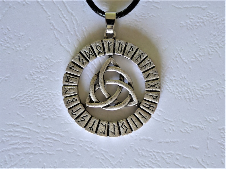 Talisman Viking Triquetra //protection Amulet//viking - Etsy