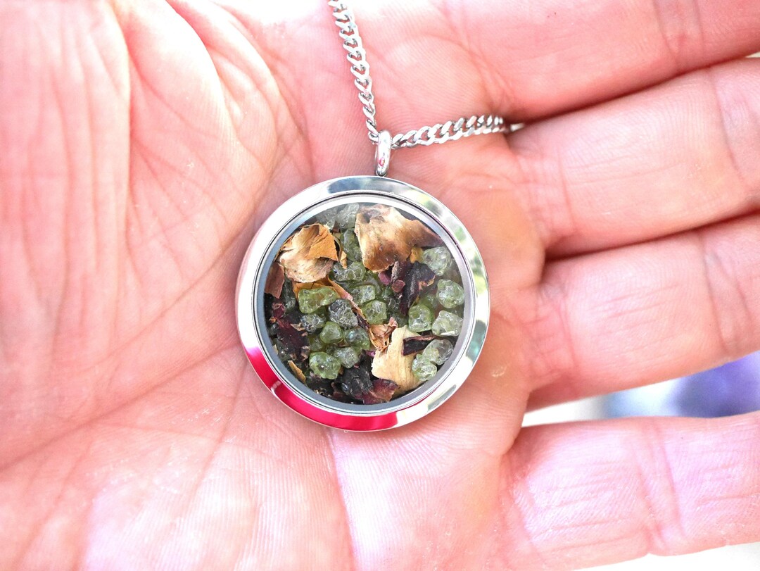 Love and Protection Amulet/peridot, Olivine and Rose Petals/talisman ...